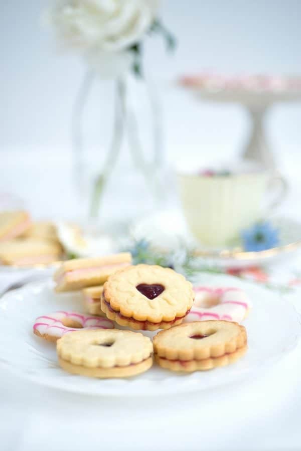 Homemade Jammie Dodgers - Supergolden Bakes