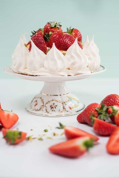 How to Make the Perfect Pavlova | Supergolden Bakes