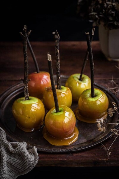 How to make delicious toffee apples for Halloween