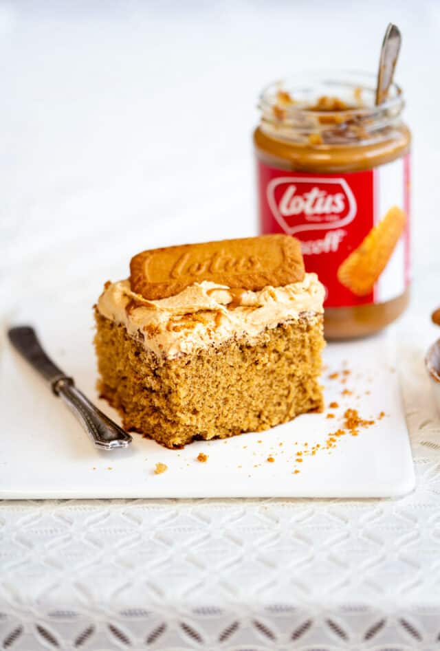 Biscoff Cake Traybake - Supergolden Bakes