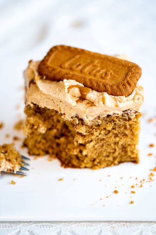 Biscoff Cake Traybake - Supergolden Bakes