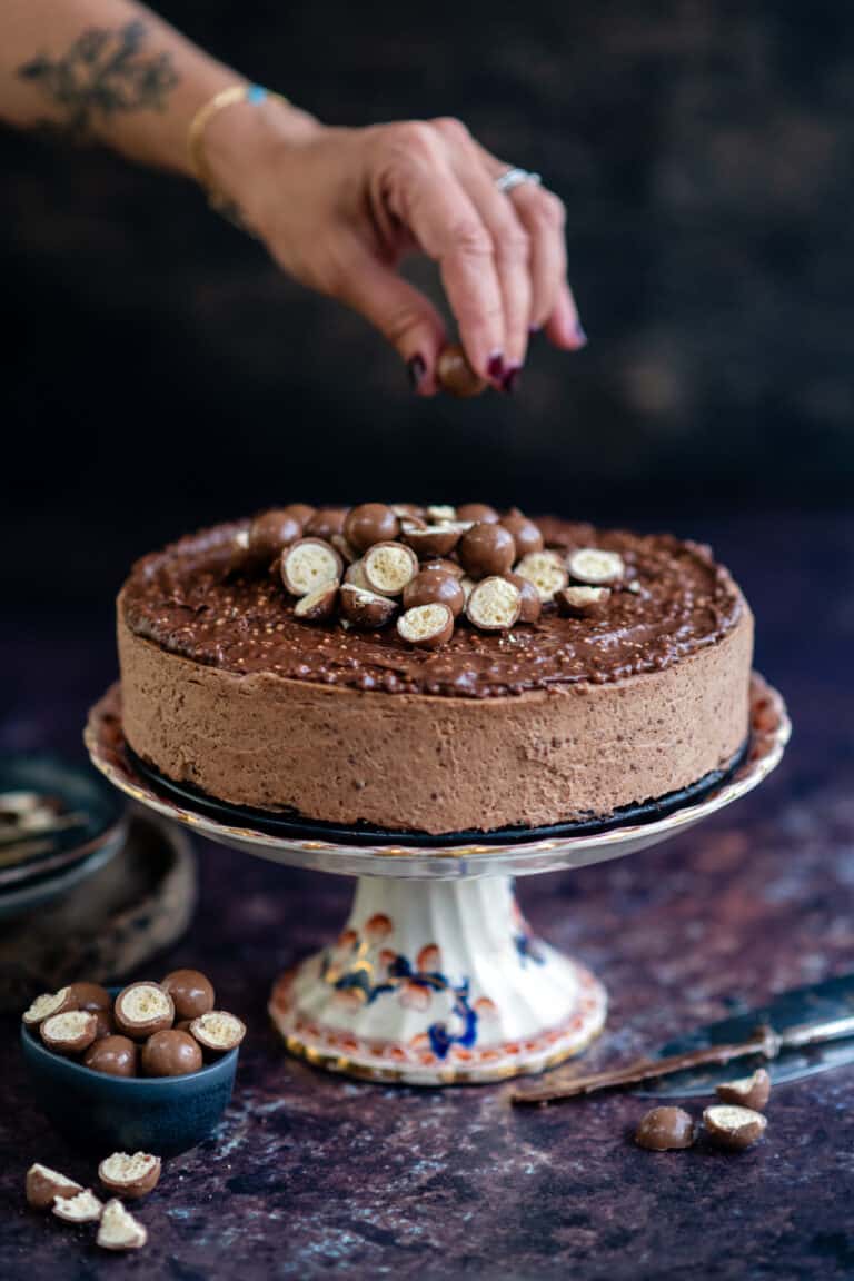 Maltesers Cheesecake – No Bake - Supergolden Bakes