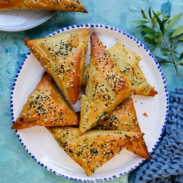 Spanakopita Triangles (Spanakopitakia) - Supergolden Bakes