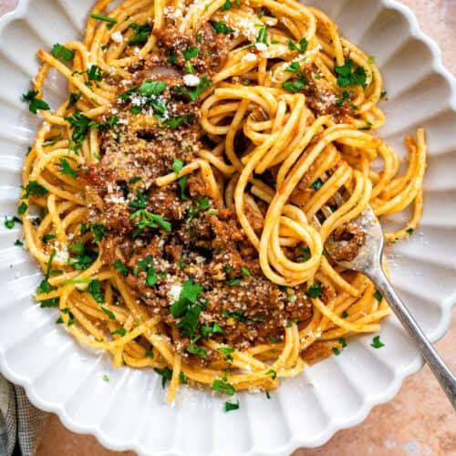 Greek Spaghetti Meat Sauce (Makaronia me Kima) - Supergolden Bakes