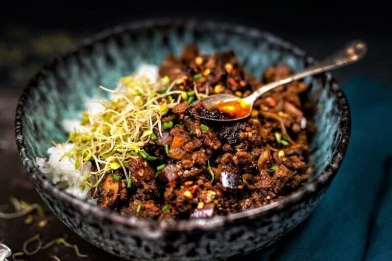 Spicy beef mince stir fry with eggplant and mushrooms