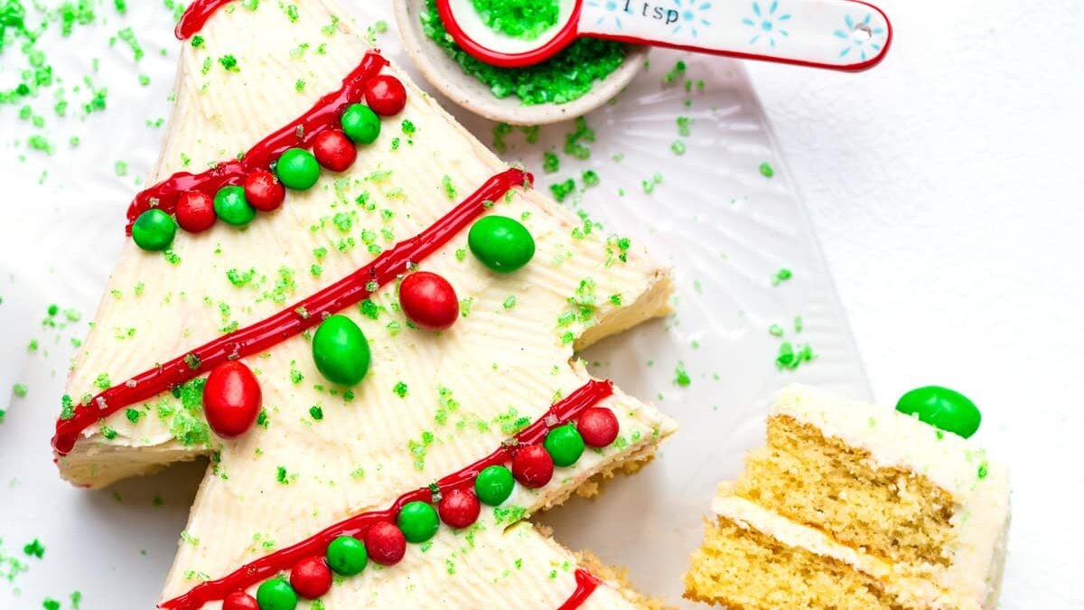 Christmas Tree Cake - Supergolden Bakes